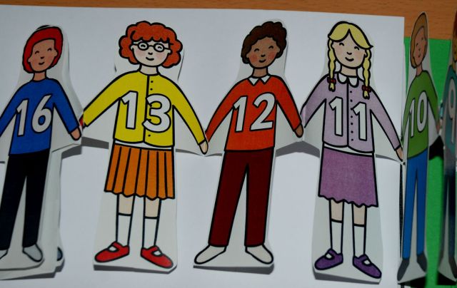 Young kids number lapbook using FREE pages | ofamily learning together