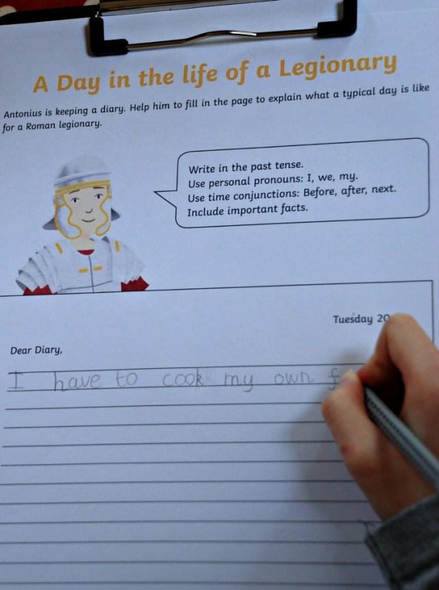 Animated clip of a Roman Soldier by Twinkl | ofamily learning together