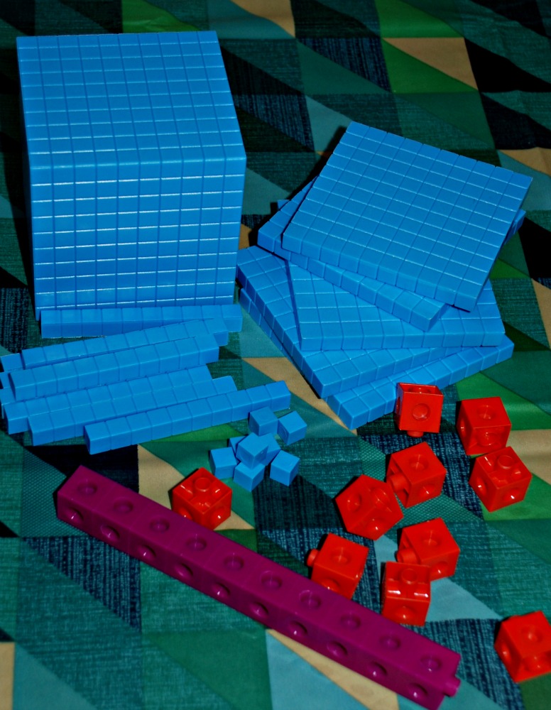Snap Cubes verses Base Ten Set | ofamily learning together